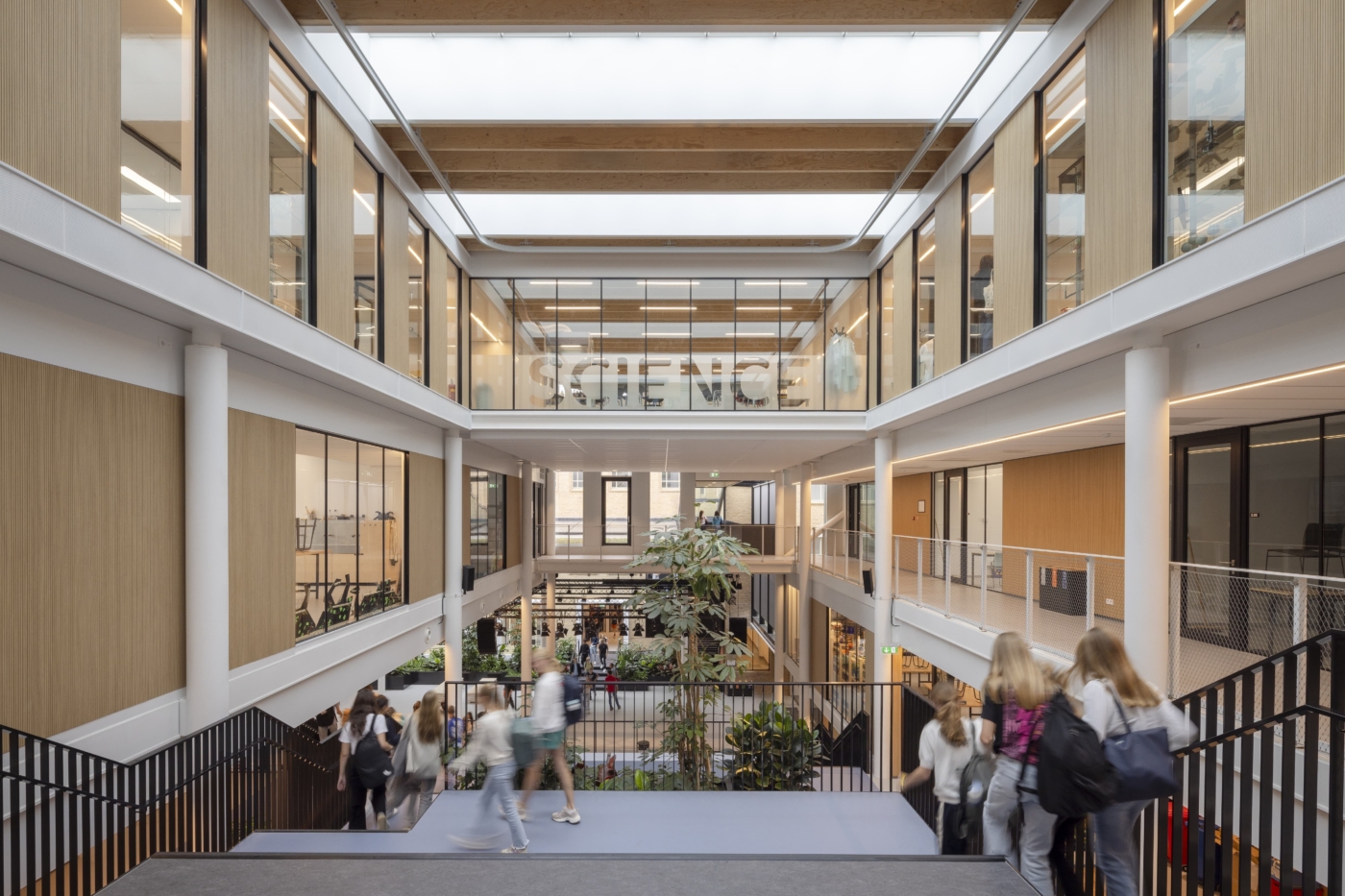 Monumentale school in het park; intelligente vernieuwbouw Van… | IVVD